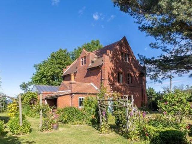 Fylingholm, Fylingdales, 5 Bedroom Detached