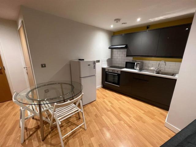 G05 West One Space, City Centre, S3