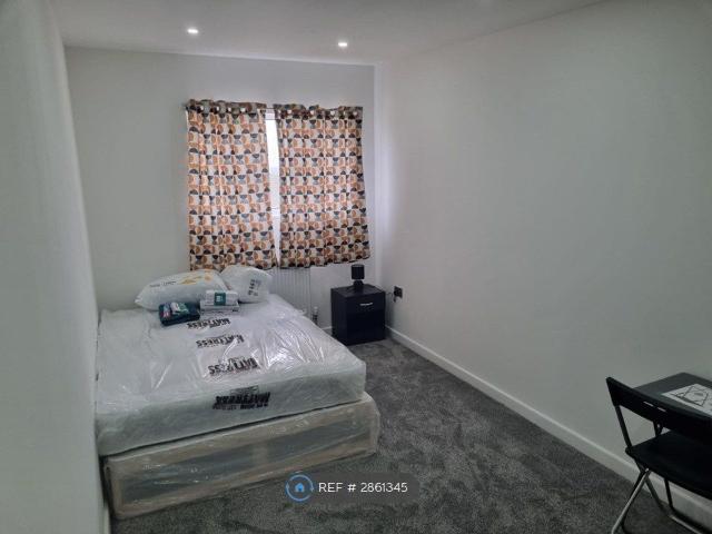Gambleside, Basildon SS16, Room to rent, £690 pcm | PrimeLocation