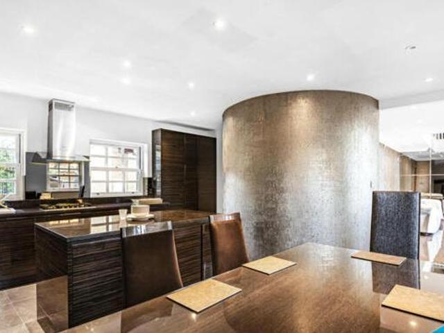 Games Road, Barnet, 2 Bedroom Apartment