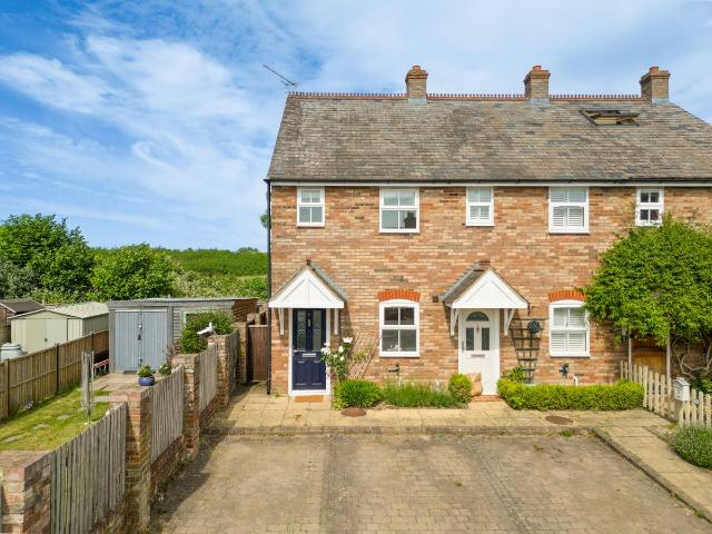Gamnel Mews, Gamnel Terrace, Tring HP23, 2 bed end terrace house to rent, £1,600 pcm | PrimeLocation