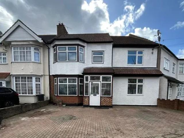 Gantshill Crescent, London, IG2 6TG, United Kingdom | 5 bed townhouse for rent #166105698 | Rentberry