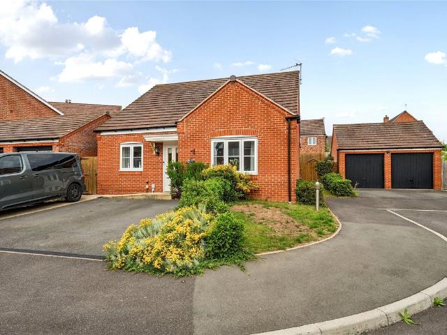 Ganderton Close, Inkberrow, Worcester, Worcestershire WR7, 2 bed bungalow to rent, £1,250 pcm | PrimeLocation