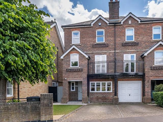 Gander Green Crescent Hampton TW12 5 bed semi detached house to rent £4,400 pcm £1,015 pw