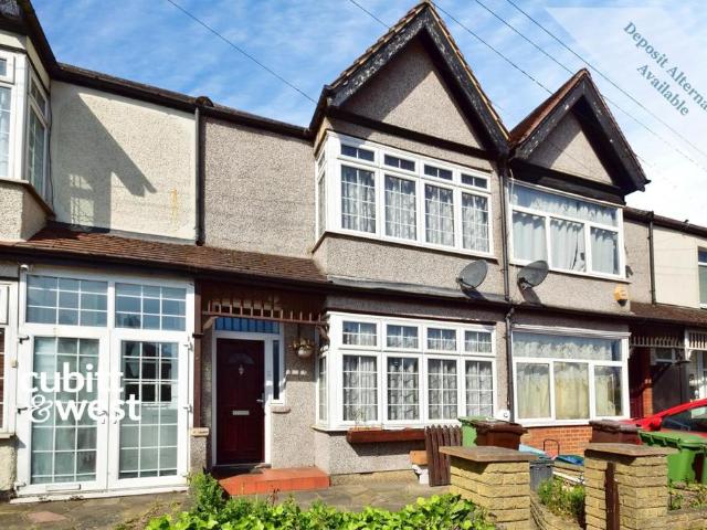 Gander Green Lane Sutton SM1 2 bed terraced house to rent £1,900 pcm £438 pw