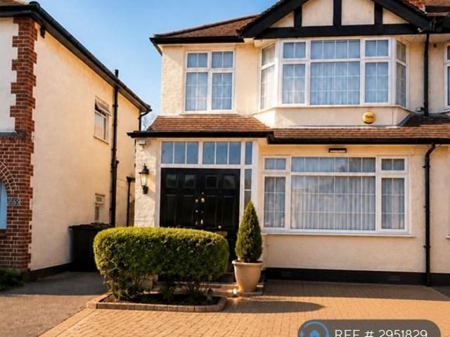 Gander Green Lane, Sutton, SM3 3 bed semi detached house to rent £2,400 pcm £554 pw
