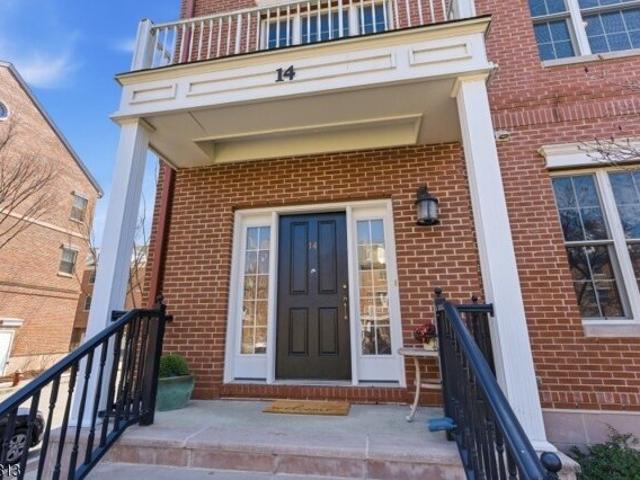 Gable Walk, Livingston, Condo For Sale