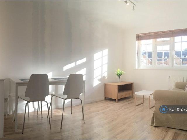 Gables Close, London, SE5 1 bed flat to rent £1,600 pcm £369 pw