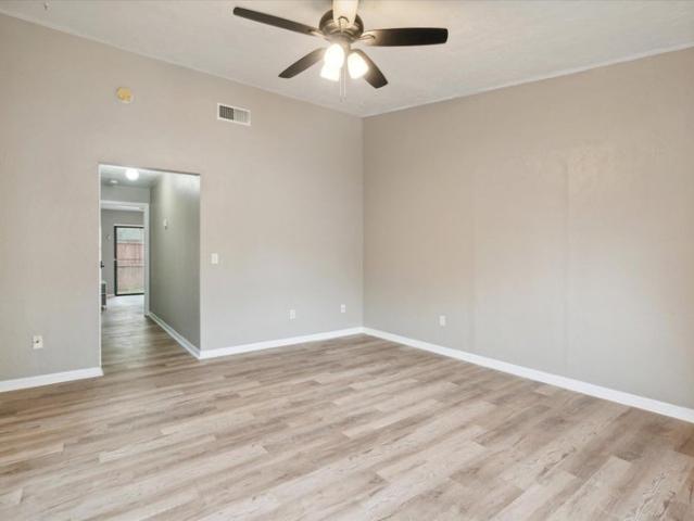 Gainesville Duplex Multiplex with Living room. Ne