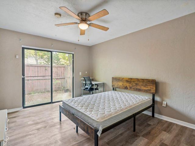 Gainesville Duplex / Multiplex with Workspace. Newly renovated & modern