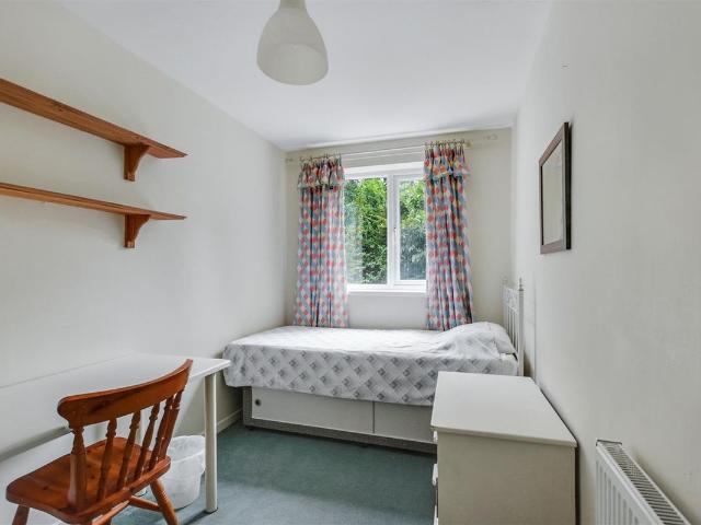 Gainsborough Court, Beeston, Nottingham NG9, 2 bed flat to rent, £850 pcm | PrimeLocation