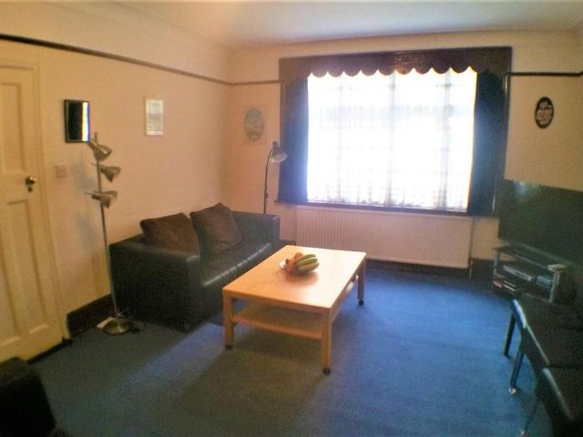 Gainsborough Gardens, London NW11, 3 bed semi detached house to rent, £3,499 pcm | PrimeLocation