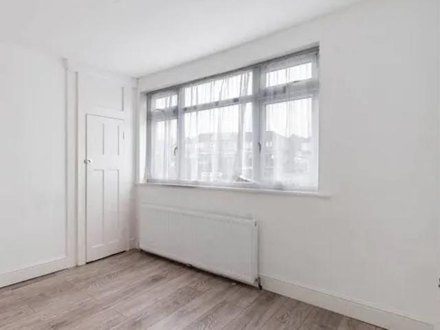 Gainsborough Gardens, South Stanmore, London, HA8 5TB, United Kingdom | 3 bed duplex for rent #140398170 | Rentberry