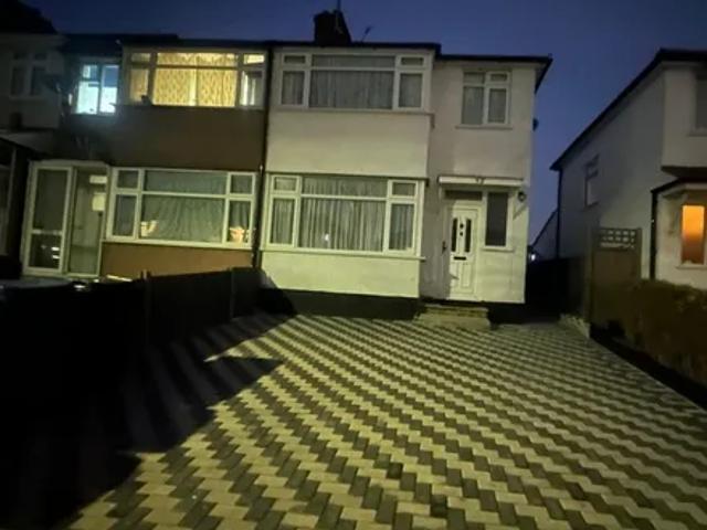 Gainsborough Gardens, South Stanmore, London, HA8 5TB, United Kingdom | 3 bed duplex for rent #140398860 | Rentberry