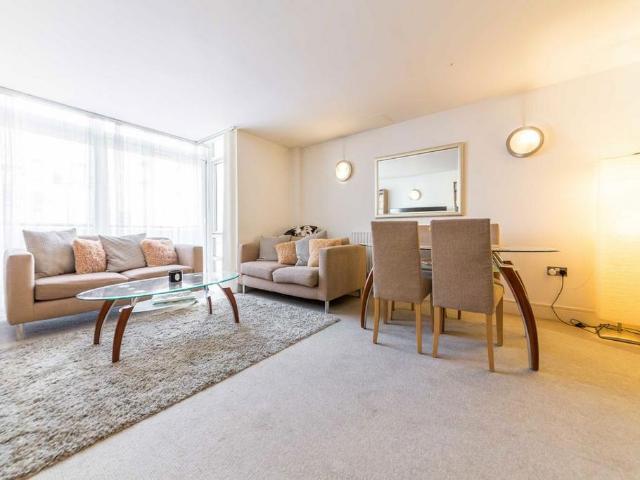 Gainsborough House, Cassilis Road E14 3 bed flat to rent £3,600 pcm £831 pw