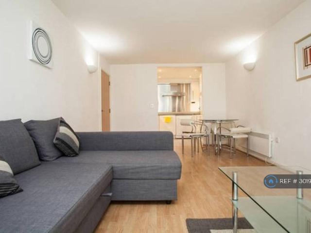 Gainsborough House, London, E14 2 bed flat to rent £2,600 pcm £600 pw