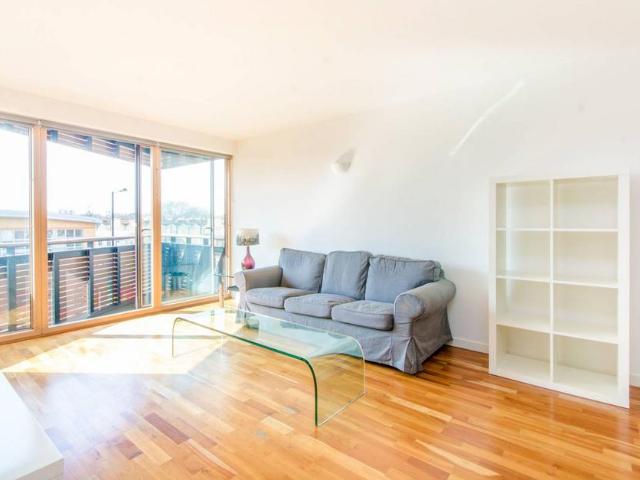 Gainsborough Studios West, Islington. 2 bed flat to rent £3,500 pcm £808 pw
