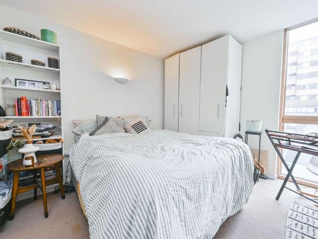 Gainsborough Studios South, Hoxton. 2 bed flat to rent £3,100 pcm £715 pw