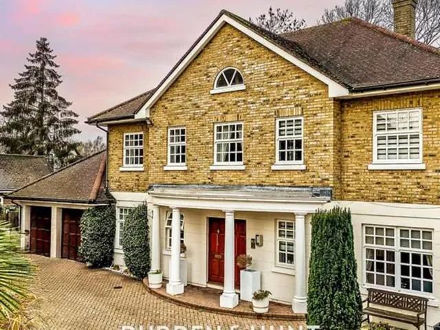 Gainsborough Place, Chigwell Row, IG7 6LA, United Kingdom | 5 bed house for rent #168129142 | Rentberry