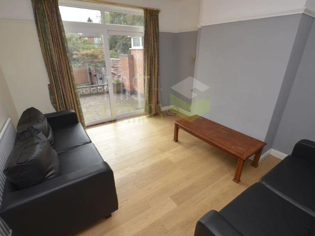 Gainsborough Road, Clarendon Park, Leicester, LE2