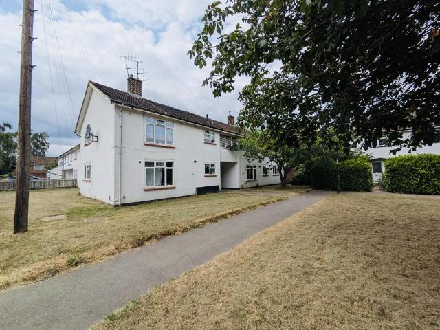 Gainsborough Road, Crawley, RH10 2 bed flat to rent £1,600 pcm £369 pw