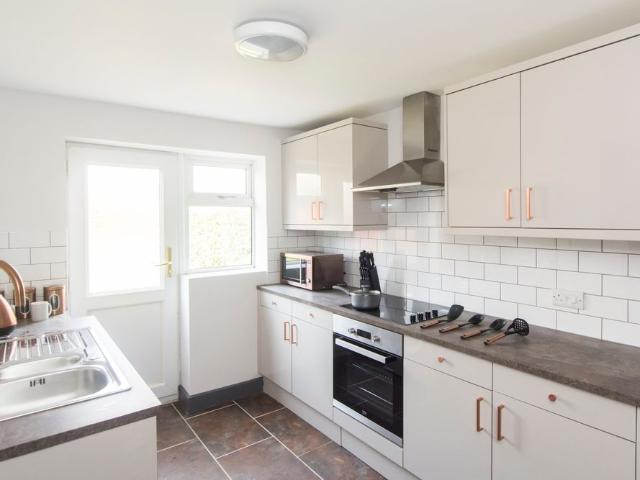Gainsborough Road Room 1