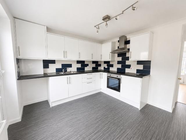 Gainsborough Way, Wakefield WF3, 2 bed property to rent, £900 pcm | PrimeLocation