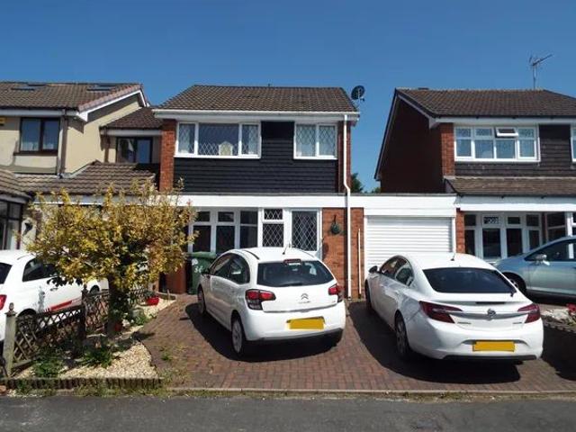 Gainsbrook Crescent, Norton Canes, Property for rent