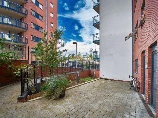 Galaxy Building, Crews Street E14, 2 bed flat to rent, £2,400 pcm | PrimeLocation