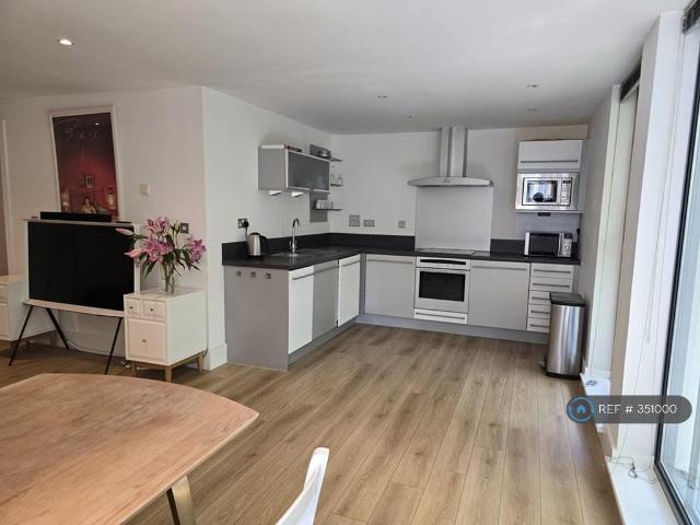 Galaxy Building, London, E14 1 bed flat to rent £1,950 pcm £450 pw