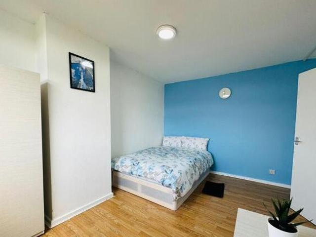 Gale Street, London, 4 Bedroom Flat