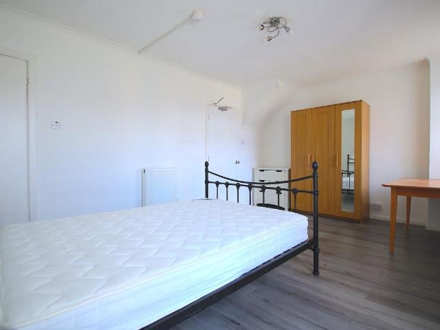 Gale Street, London E3, 4 bed flat to rent, £3,150 pcm | PrimeLocation