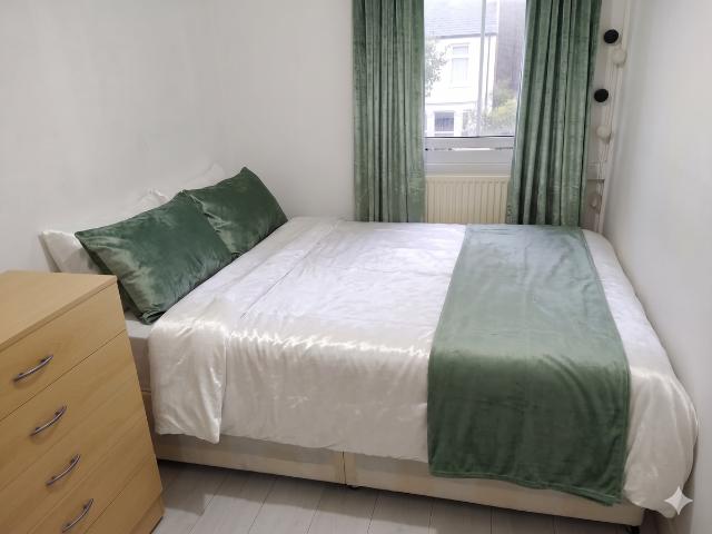 Gale Street, London E3, Room to rent, £715 pcm | PrimeLocation