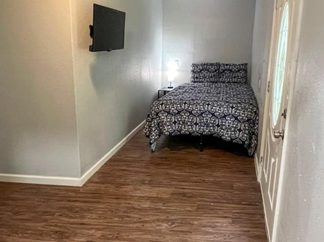Galena Park Oasis: Private Furnished Room in Houston Area | Full Bed, Smart TV & Workspace | Top Rated Host