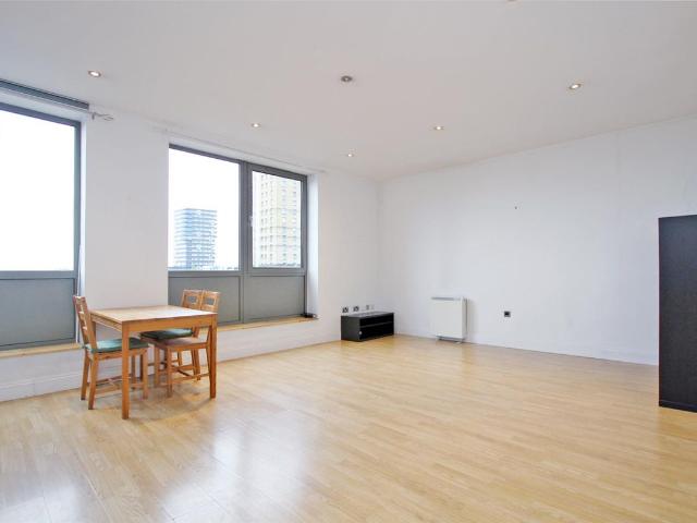 Gallery Apartments, Commercial Road, Whitechapel, London E1, 1 bed flat to rent, £1,750 pcm | PrimeLocation