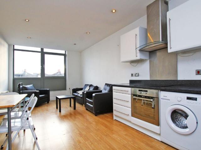 Gallery Apartments, Commercial Road, Whitechapel, London E1, 2 bed flat to rent, £2,500 pcm | PrimeLocation