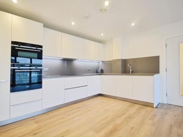 Gallery Walk Margate CT9 2 bed apartment to rent £1,550 pcm £358 pw