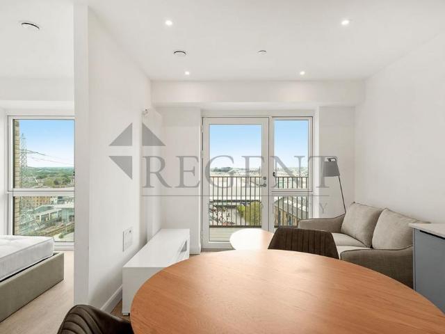 Galleria House, Western Gateway, E16 Studio to rent £1,900 pcm £438 pw
