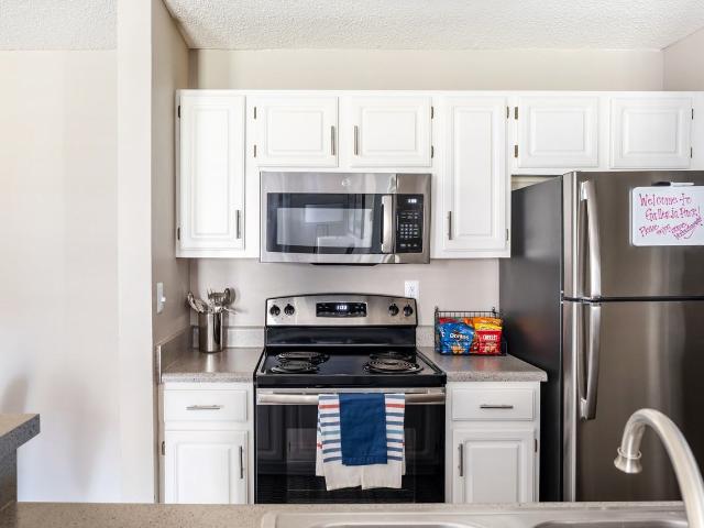Galleria Park Apartments 2 Bedroom Apartment for Rent at 100 Robins West Pkwy, Warner Robins, GA 31088