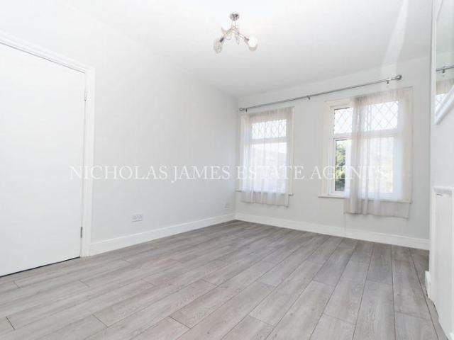 Galliard Road, London N9 2 bed apartment to rent £1,800 pcm £415 pw