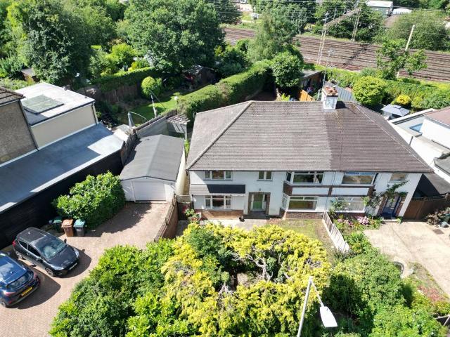 Gallows Hill, Kings Langley WD4 4 bed semi detached house to rent £2,995 pcm £691 pw