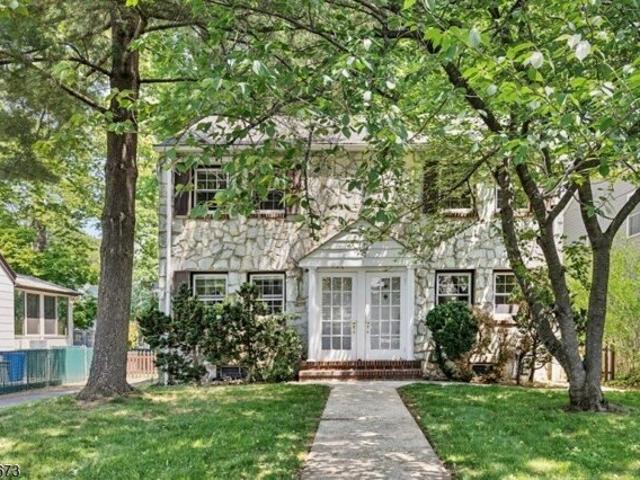 Gallows Hill Rd, Cranford, Condo For Sale