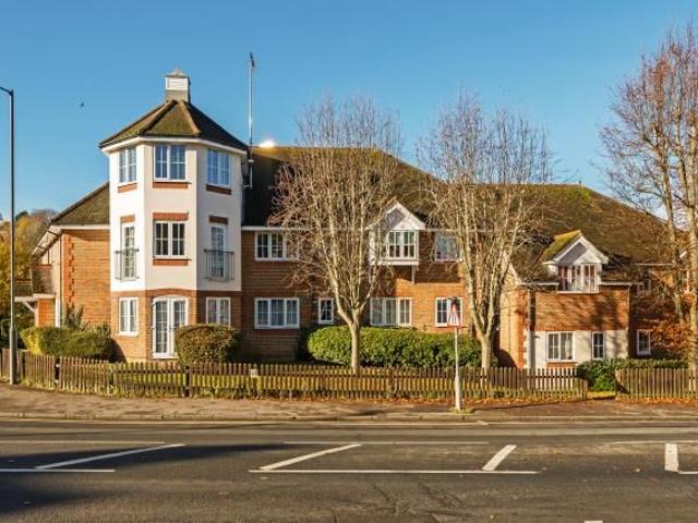 Gallows Lane, High Wycombe HP12, 1 bed flat to rent, £1,200 pcm | PrimeLocation