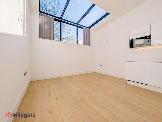 Gallows Yard, Kingston Upon Thames KT2, 1 bed flat to rent, £1,400 pcm | PrimeLocation