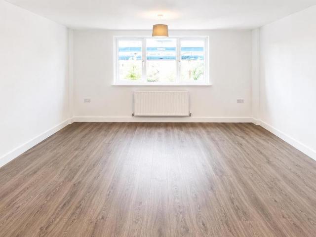 Gallus House, Camberley GU15 2 bed apartment to rent £1,425 pcm £329 pw