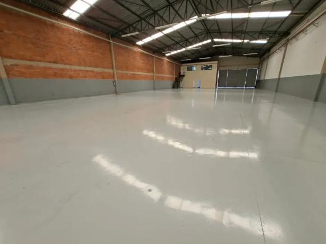 Galpão 1.100 m² Locação