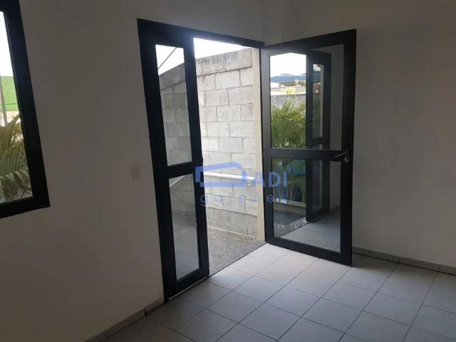 Galpão 2036 m² – 7 docas – Guarulhos/Dutra