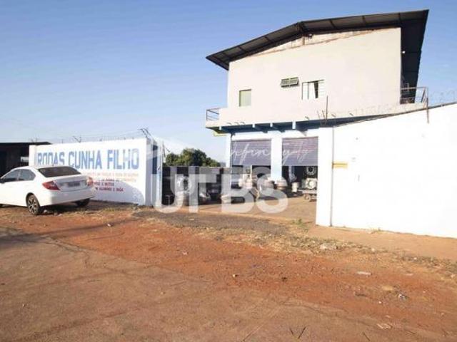 Galpão com Casa residencial de frente para a GO 080