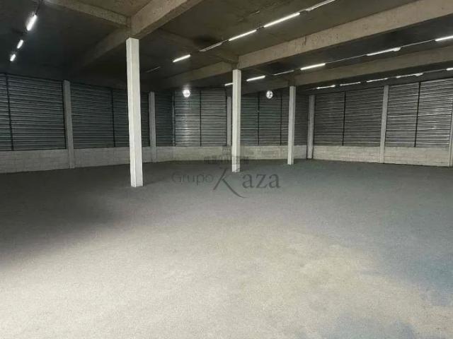 Galpão com Escritorio e Patio Lapa 800m²