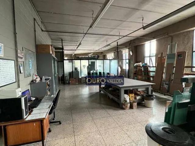 Galpão com 1.550m²